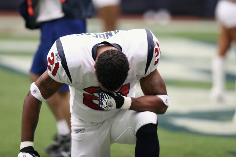 Study of former NFL players suggests physical symptoms after concussion ...